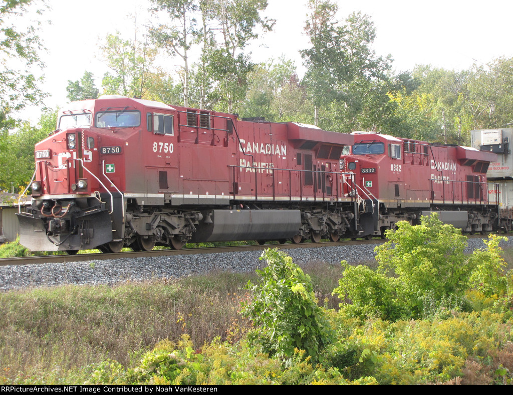 CP 8750 and 8832 waiting to head out of Tottenham